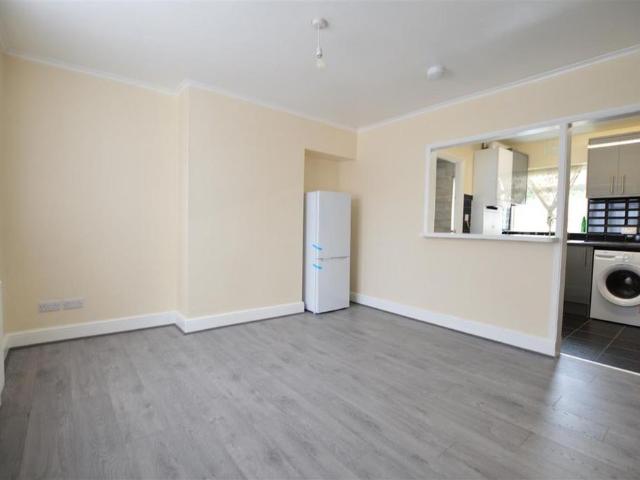 4 bedroom terraced house to rent