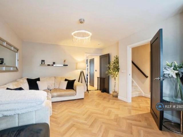 4 bedroom terraced house to rent
