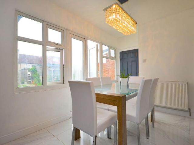4 bedroom terraced house to rent