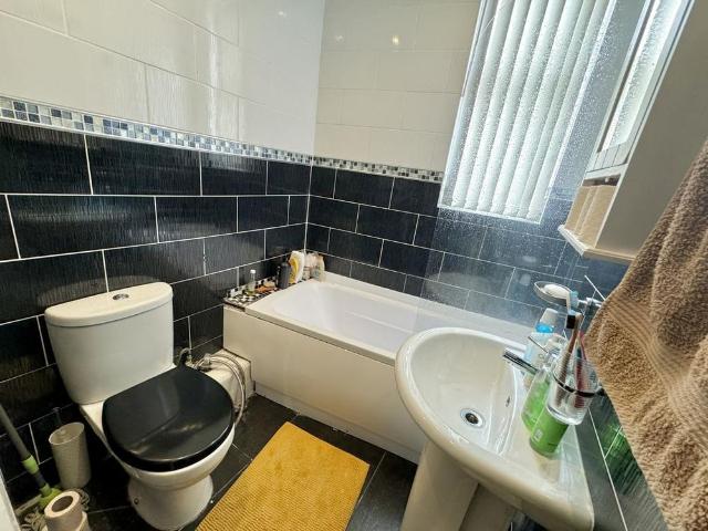 4 bedroom terraced house to rent