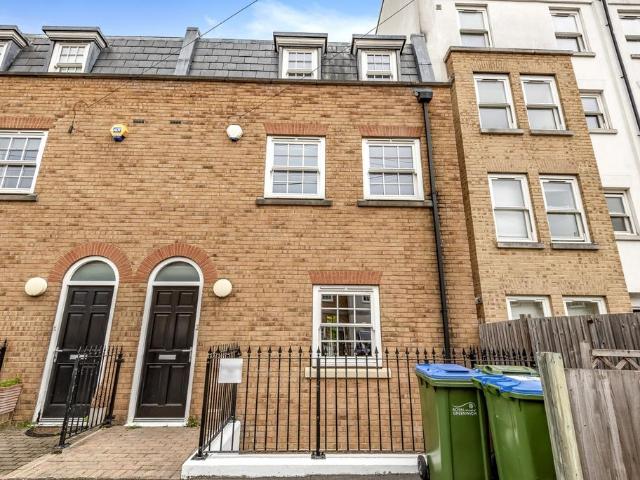 4 bedroom terraced house to rent