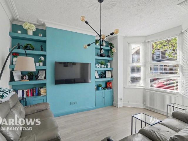 4 bedroom terraced house to rent