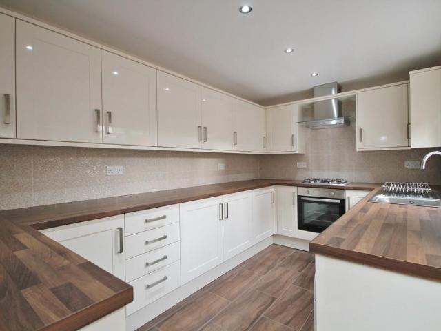 4 bedroom terraced house to rent
