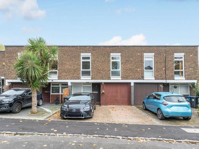 4 bedroom terraced house to rent