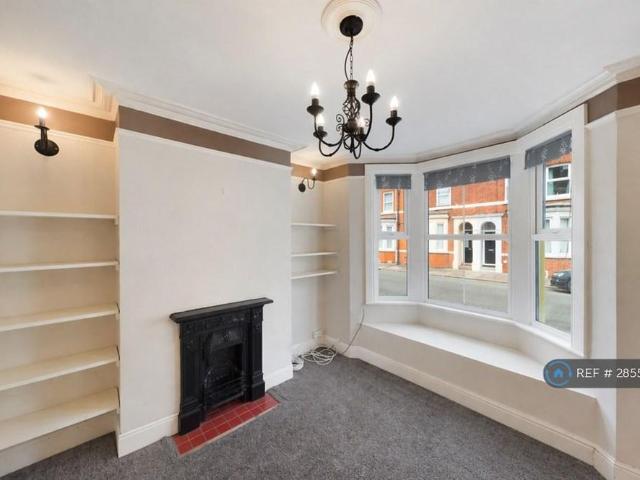 4 bedroom terraced house to rent