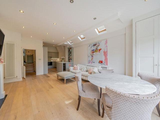 4 bedroom terraced house to rent