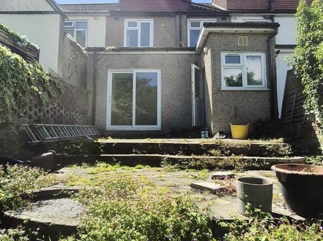4 bedroom terraced house to rent