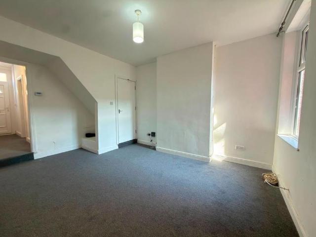 4 bedroom terraced house to rent