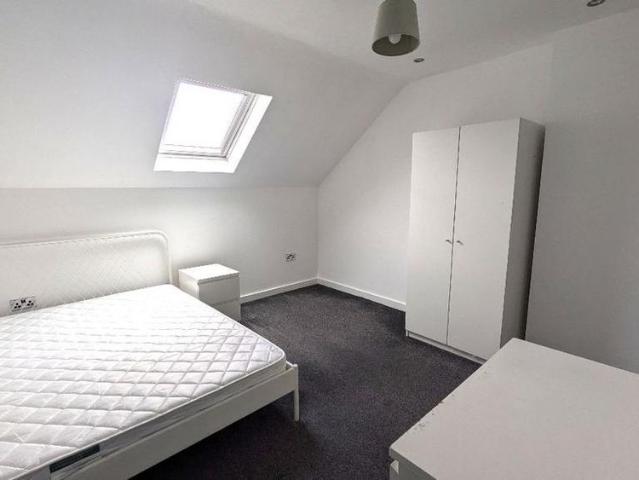 4 bedroom terraced house to rent
