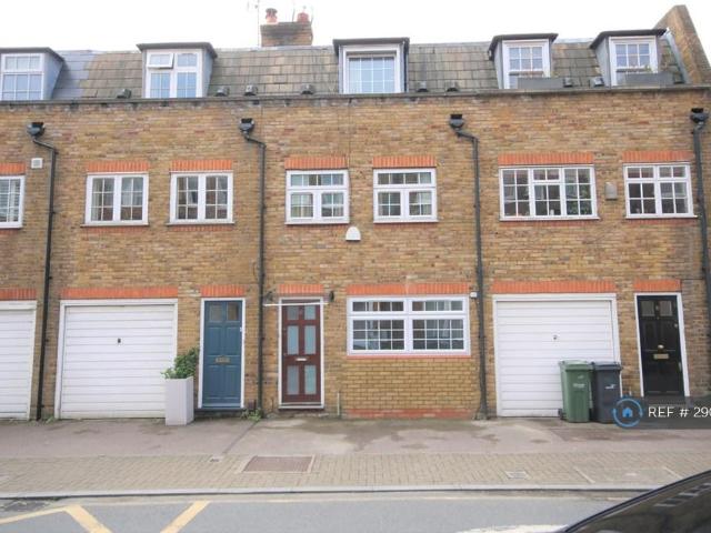 4 bedroom terraced house to rent