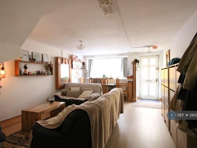 4 bedroom terraced house to rent