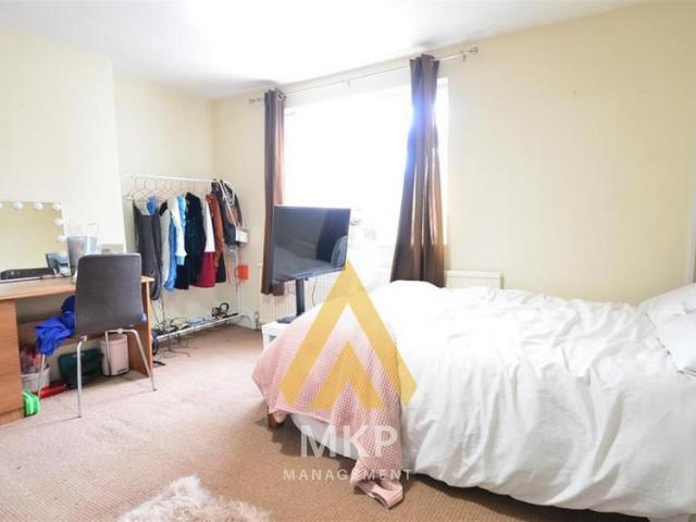 4 bedroom terraced house to rent