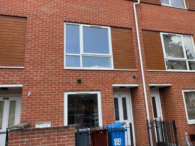 4 bedroom terraced house to rent