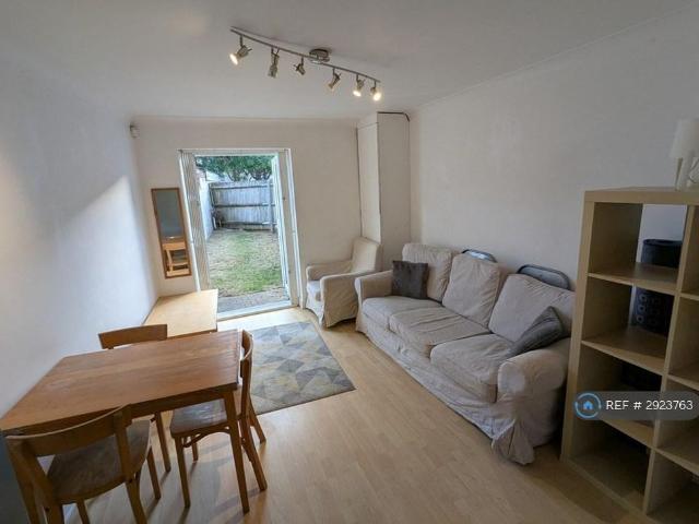 4 bedroom terraced house to rent