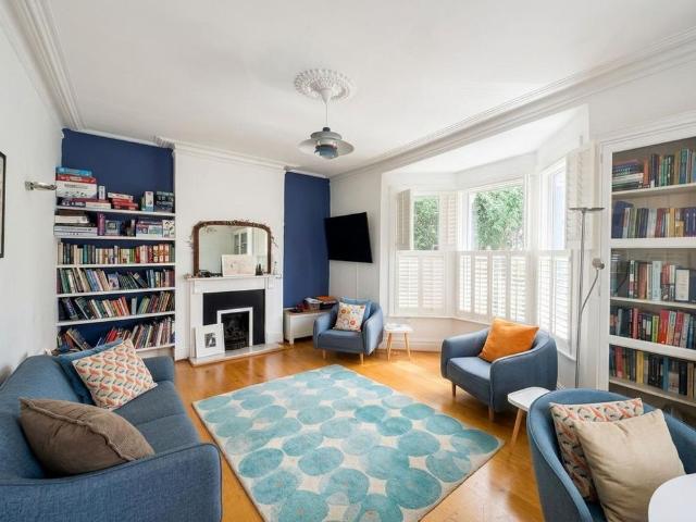 4 bedroom terraced house to rent