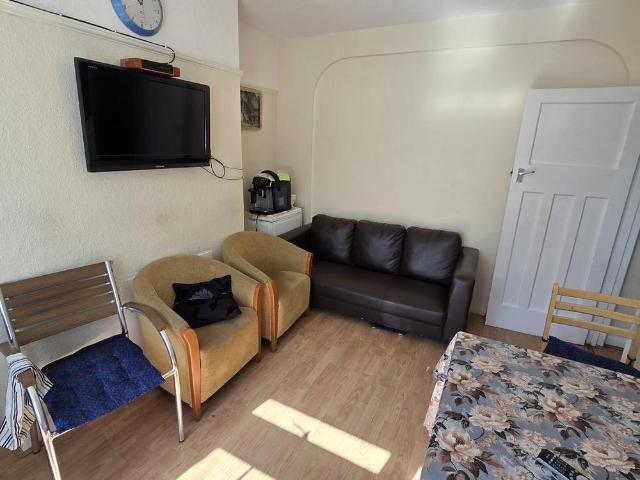 4 bedroom terraced house to rent
