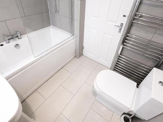 4 bedroom terraced house to rent