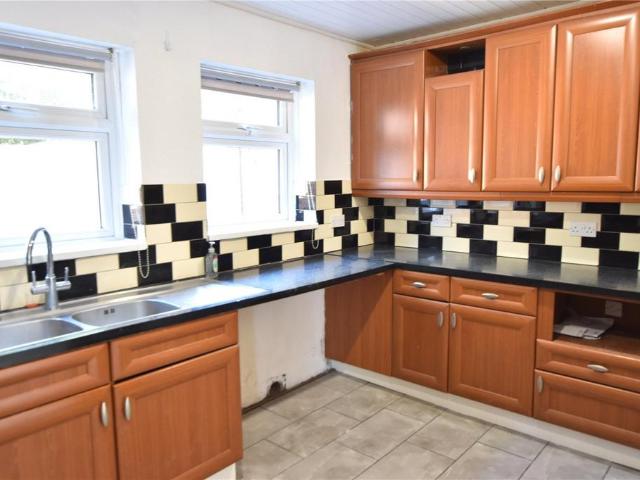 4 bedroom terraced house to rent