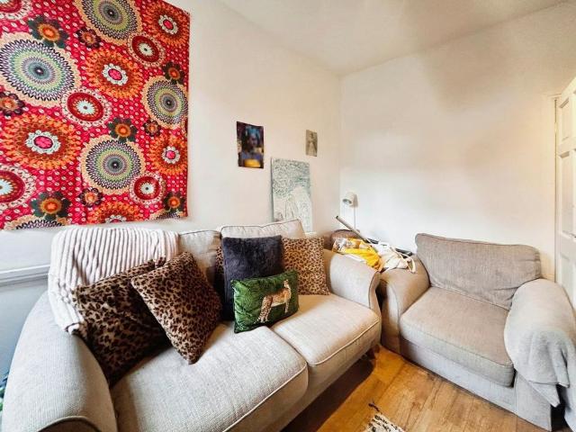 4 bedroom terraced house to rent
