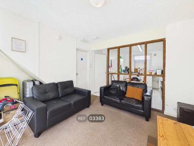 4 bedroom terraced house to rent