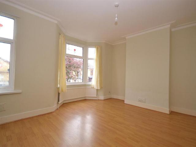 4 bedroom terraced house to rent
