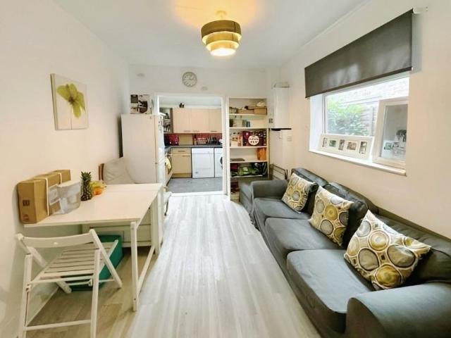 4 bedroom terraced house to rent