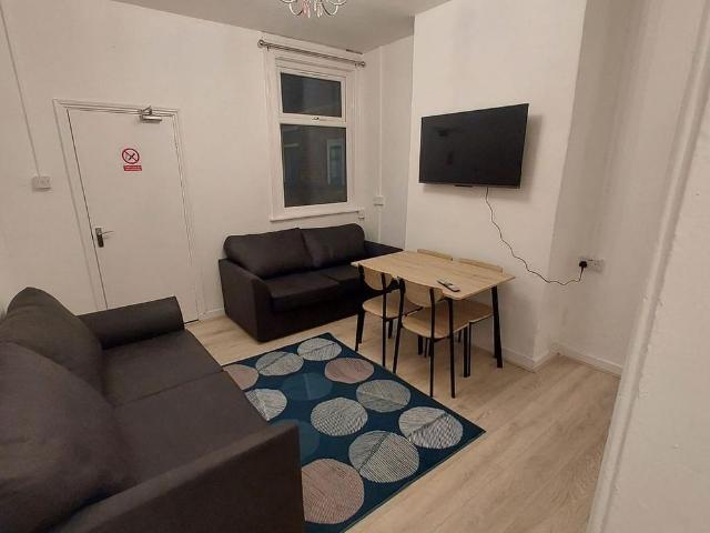 4 bedroom terraced house to rent