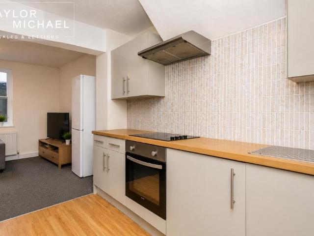4 bedroom terraced house to rent