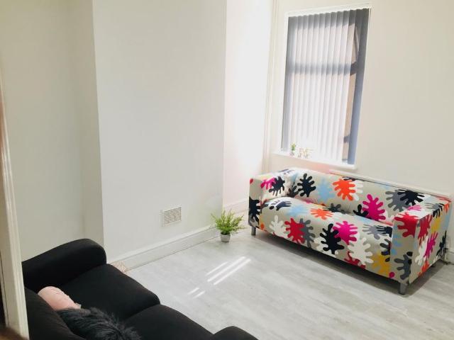 4 bedroom terraced house to rent
