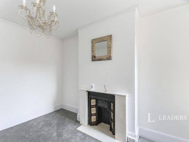 4 bedroom terraced house to rent