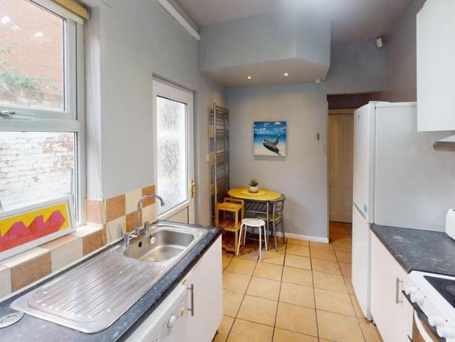 4 bedroom terraced house to rent