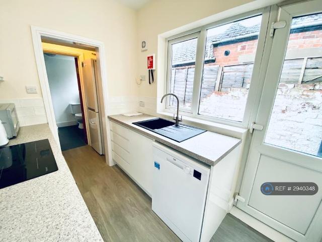 4 bedroom terraced house to rent