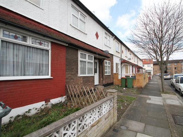 4 bedroom terraced house to rent