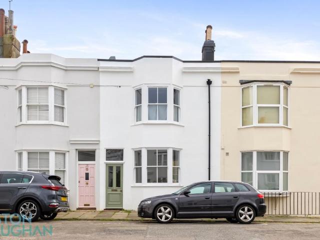 4 bedroom terraced house to rent
