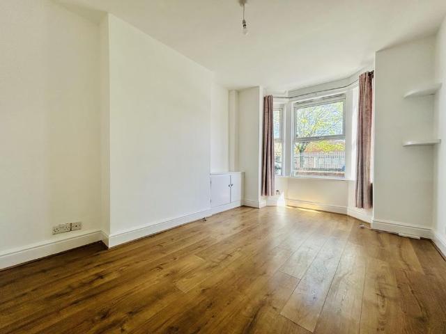 4 bedroom terraced house to rent