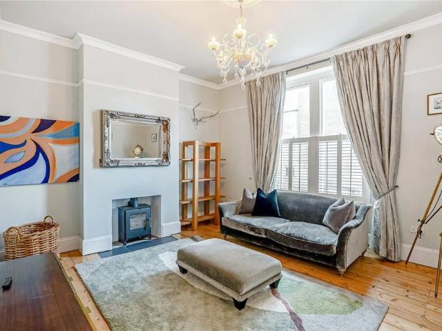 4 bedroom terraced house to rent