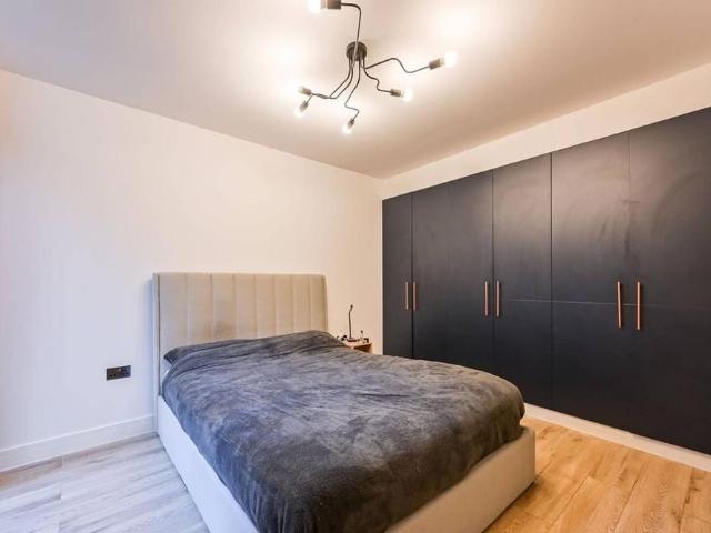 4 bedroom terraced house to rent