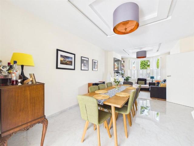 4 bedroom terraced house to rent