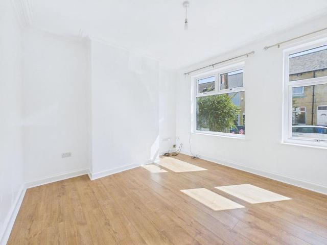 4 bedroom terraced house to rent