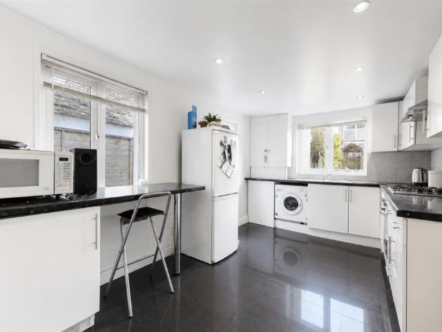 4 bedroom terraced house to rent