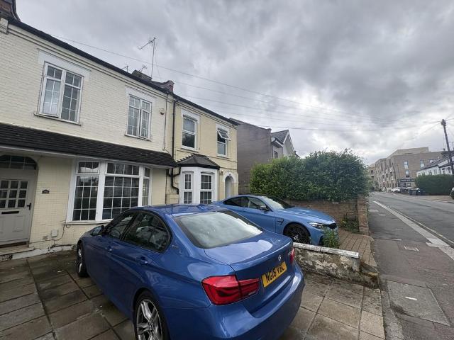 4 bedroom terraced house to rent