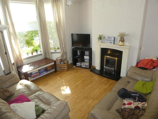4 bedroom terraced house to rent
