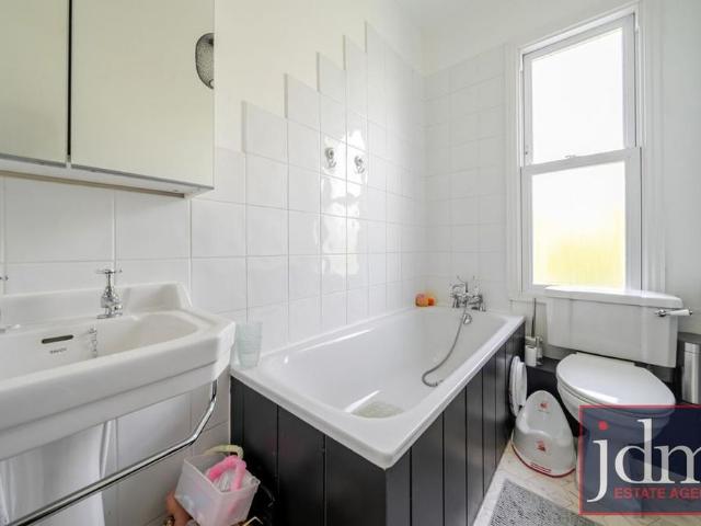4 bedroom terraced house to rent