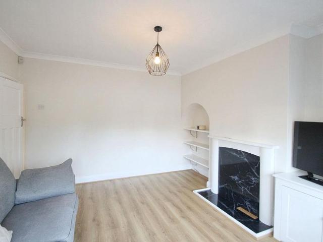 4 bedroom terraced house to rent