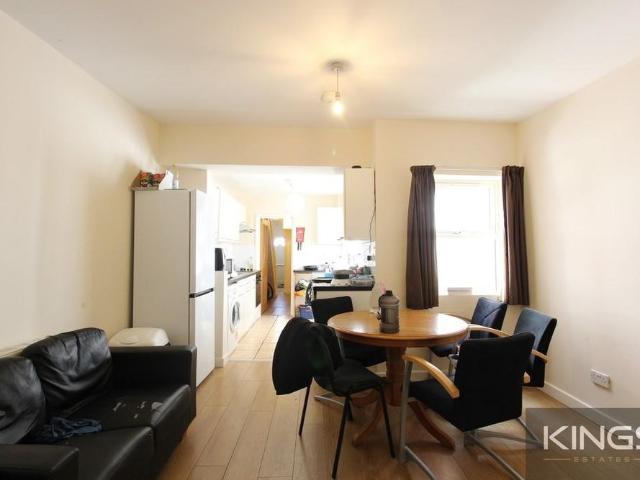 4 bedroom terraced house to rent