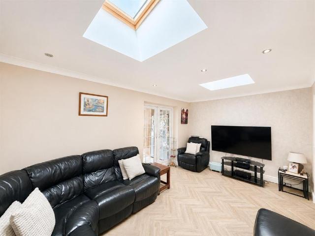 4 bedroom terraced house to rent