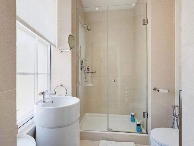 4 bedroom terraced house to rent