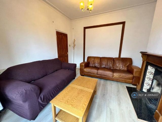 4 bedroom terraced house to rent