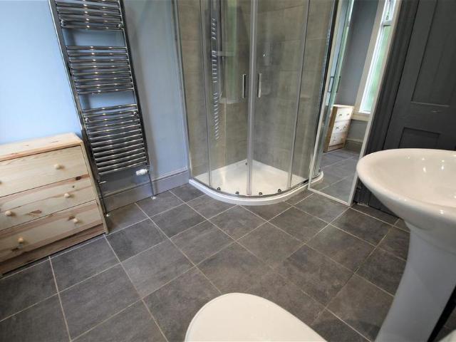 4 bedroom terraced house to rent
