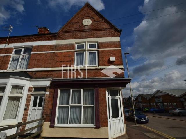 4 bedroom terraced house to rent